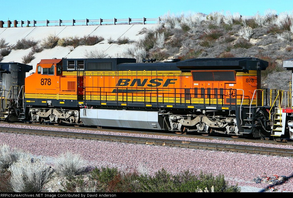 BNSF 878